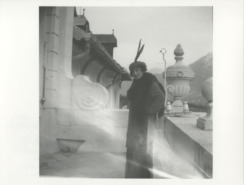 Фото "Женский портрет", 1900 - 1919 - История России в фотографиях