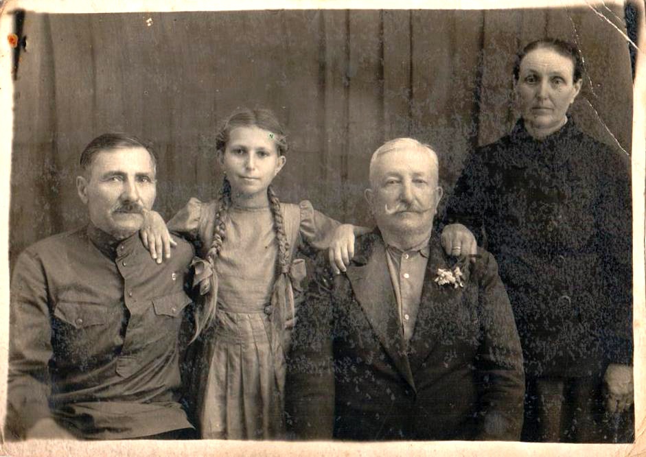 Фото Семейное фото 1945 1948 г Джанкой История России в фотографиях