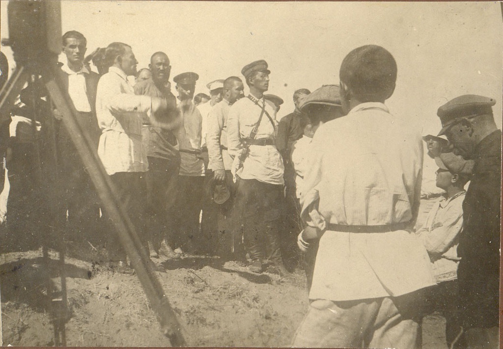 Фото "На митинге", 1917 - 1922 - История России в фотографиях
