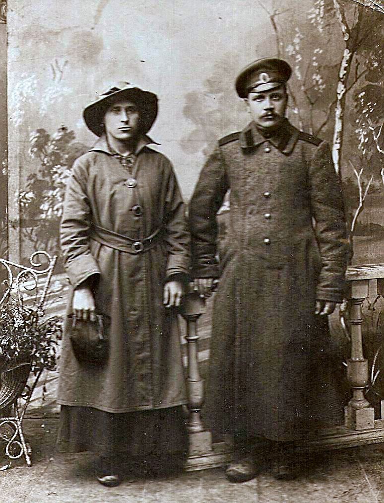 Фото "Вольноопределяющийся Павел Васильевич Петров с супругой Верой Яковлевной", 1915 - 1916, г ...