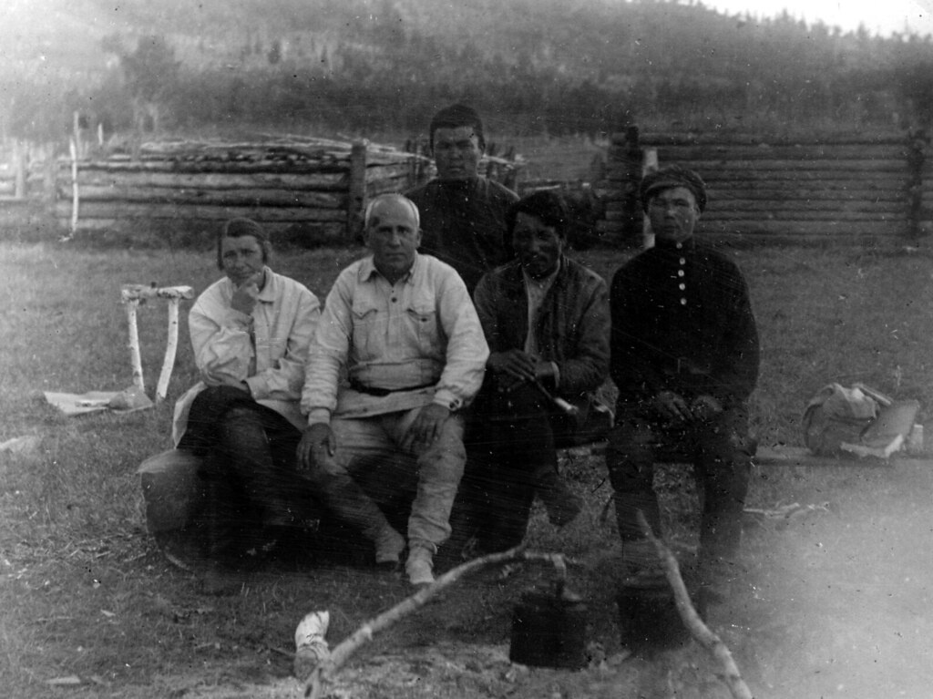 Фото "Геолог Александр Чураков (сидит второй слева)", 1928 год ...
