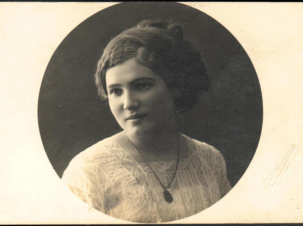 Фото "Женский портрет", 1905 - 1915, г. Ростов-на-Дону - История России в фотографиях