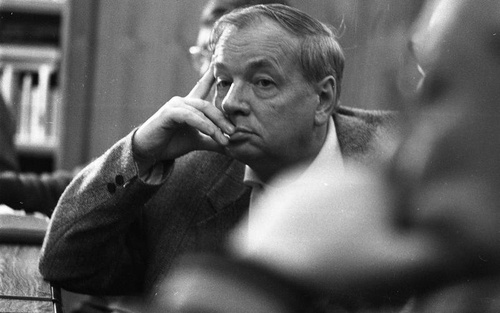 Фото Андрей Вознесенский в редакции журнала «Юность 1991 год г